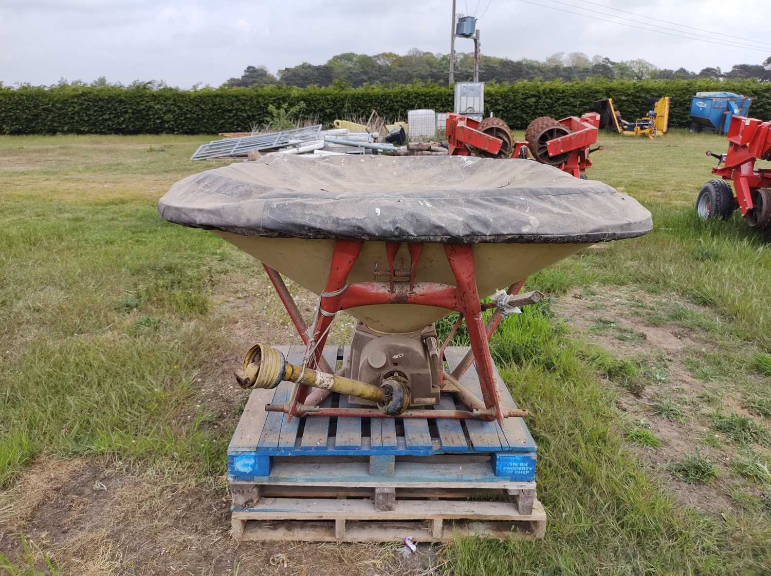 Lot 84 - Vicon 802 Tail Wag Spreader