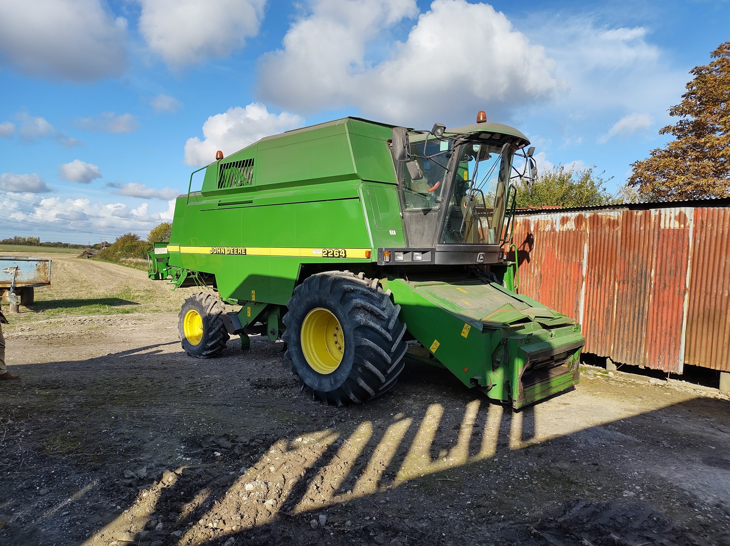 Lot 92 - John Deere 2264 Combine Harvestor. Reg: S233