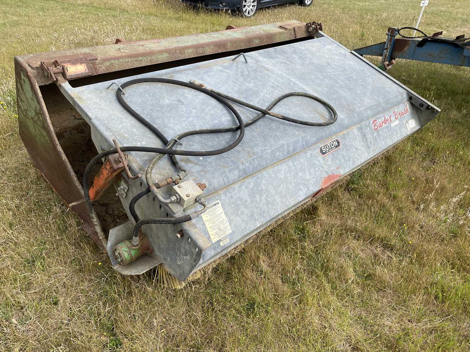 Lot 717 - JCB Teleporter sweeper bucket