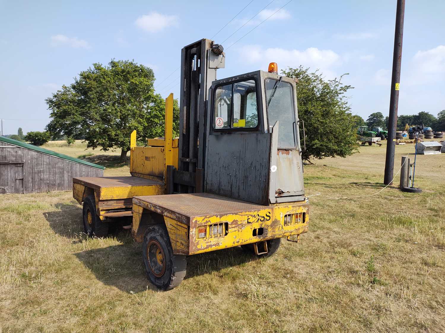 Lot 64 - Boss side-loading forklift