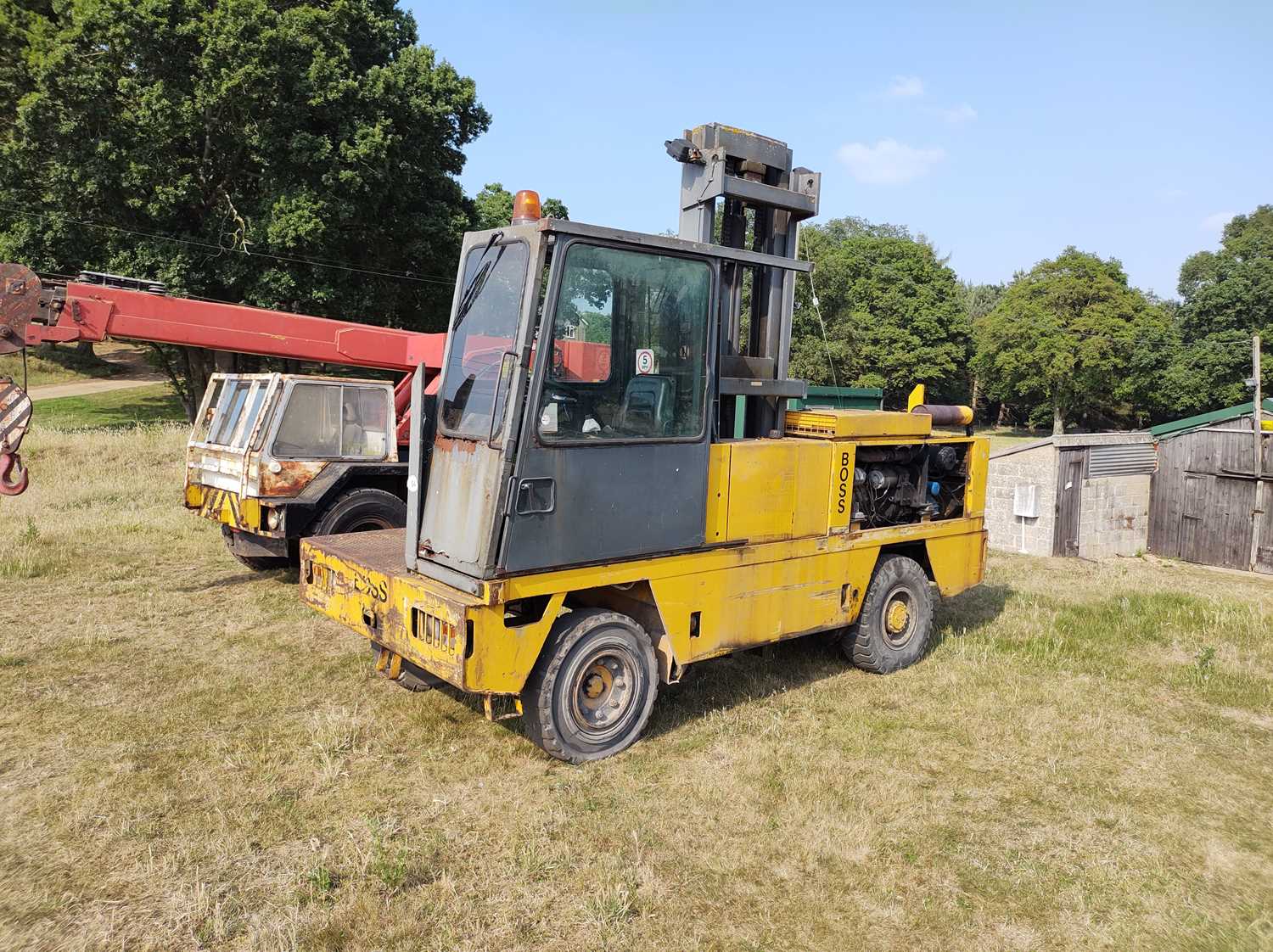 Lot 64 - Boss side-loading forklift
