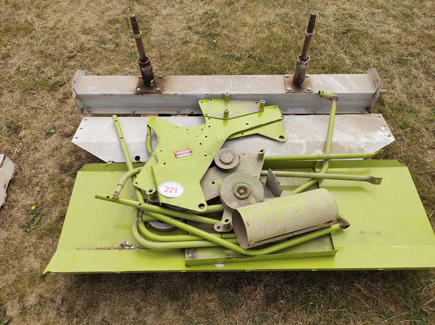 Lot 221 - Qty of Claas spares