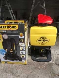 Lot 251 - Berthoud 2000 knapsack sprayer