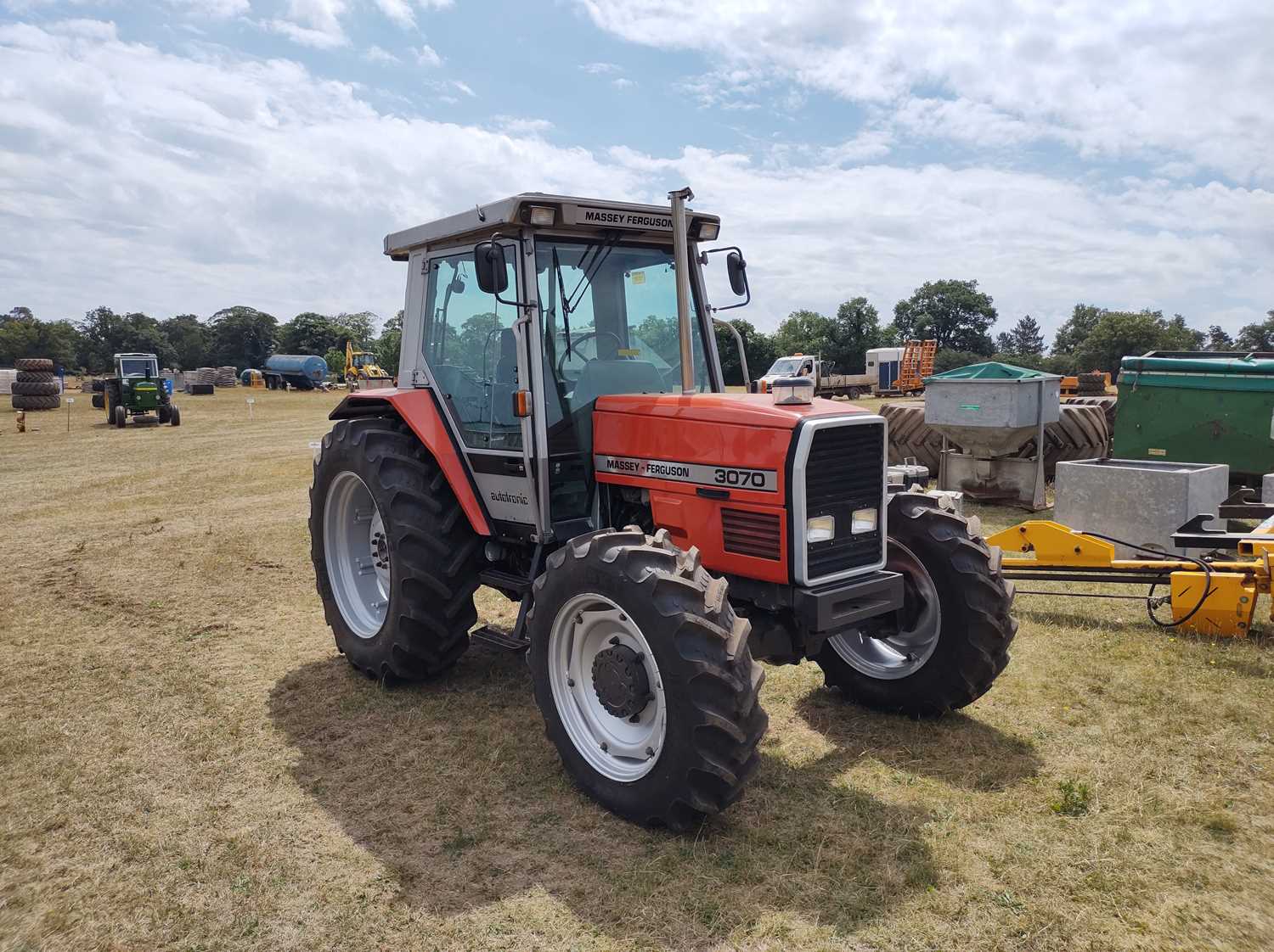 Lot 409 - Massey Ferguson 3070 Tractor Reg. J920 PEG