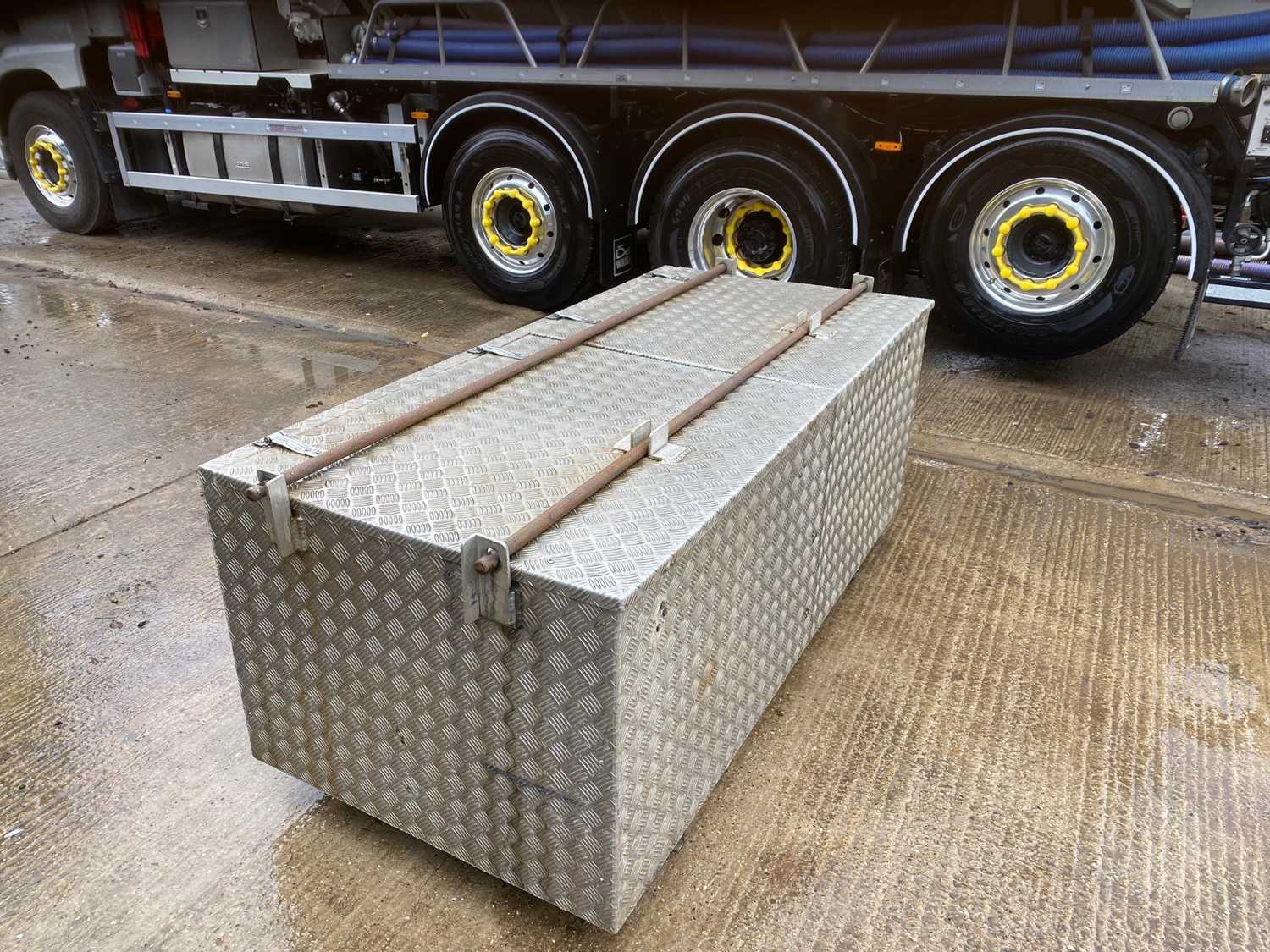 Lot 726 - Lockable strong box for pick up