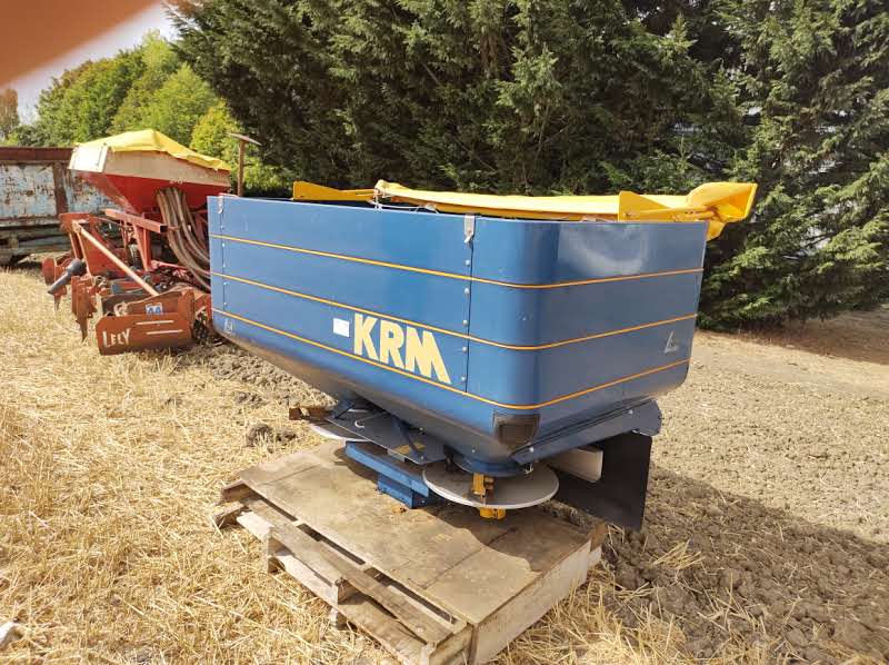 Lot 18 - KRM L2 Plus Fertiliser Spreader (2009) with