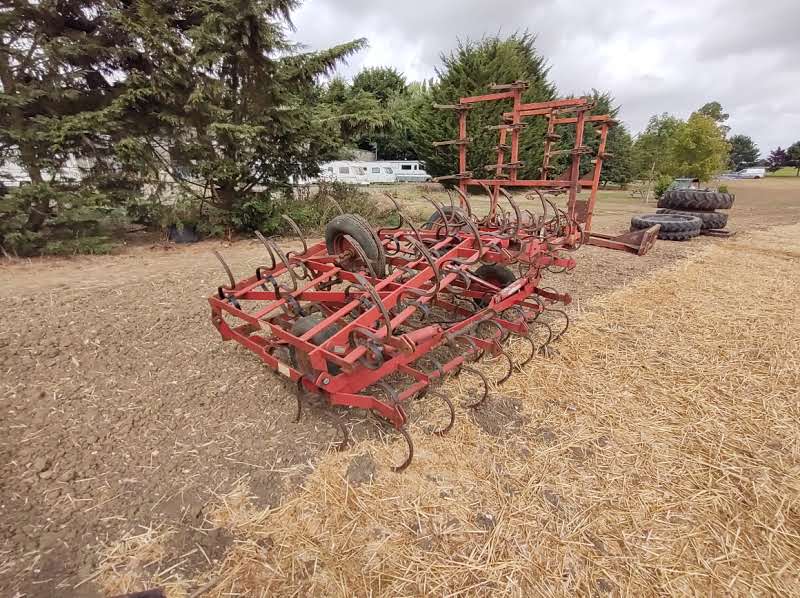 Lot 11 - Kongskilde hydraulic folding spring tine