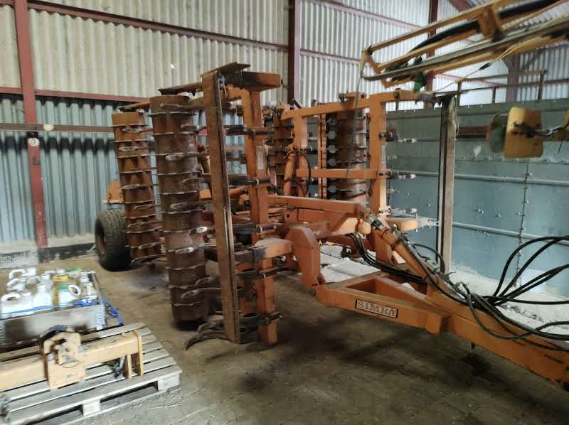 Lot 14 - 4m Simba hydraulic folding top tilth (2003)