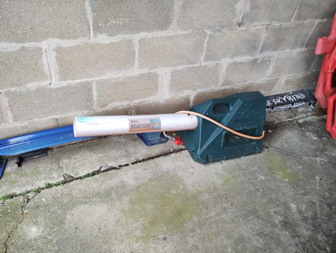 Lot 9 - Scatterbird gas bird scarer