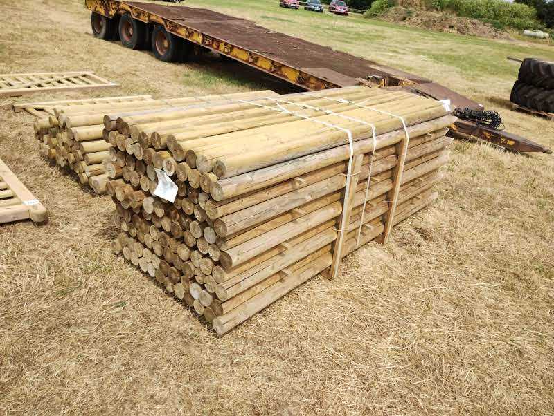 Lot 101 - 115 Machine Turned Fencing Stakes. 2.7m. New.