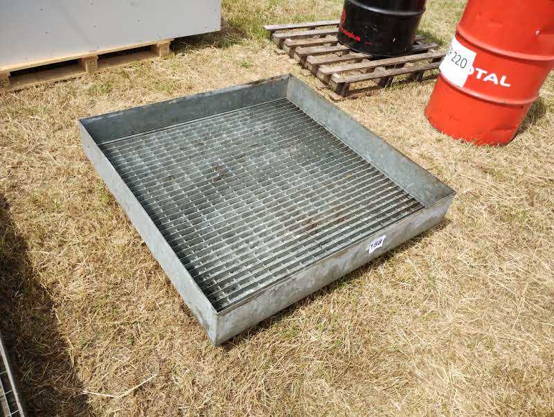 Lot 158 - 1 x Oil Drum Drip Stand Tray