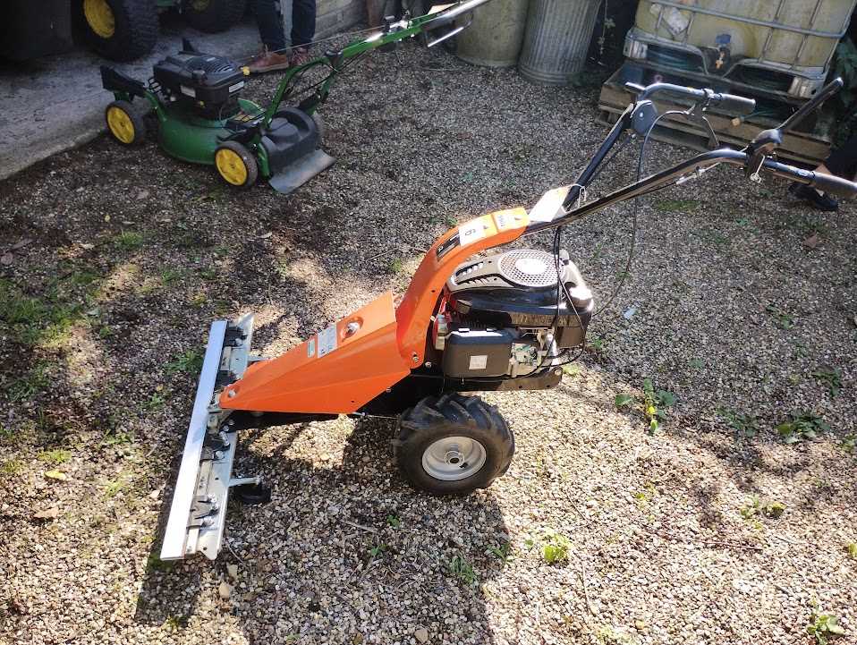 Lot 6 - Feider FT200 Scythe Bar Mower (Located in