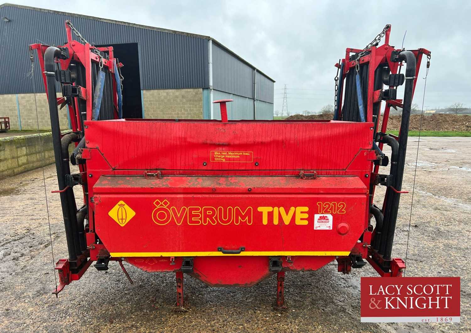 Lot 43 - 12m Overum Tive Pneumatic Fertiliser Spreader