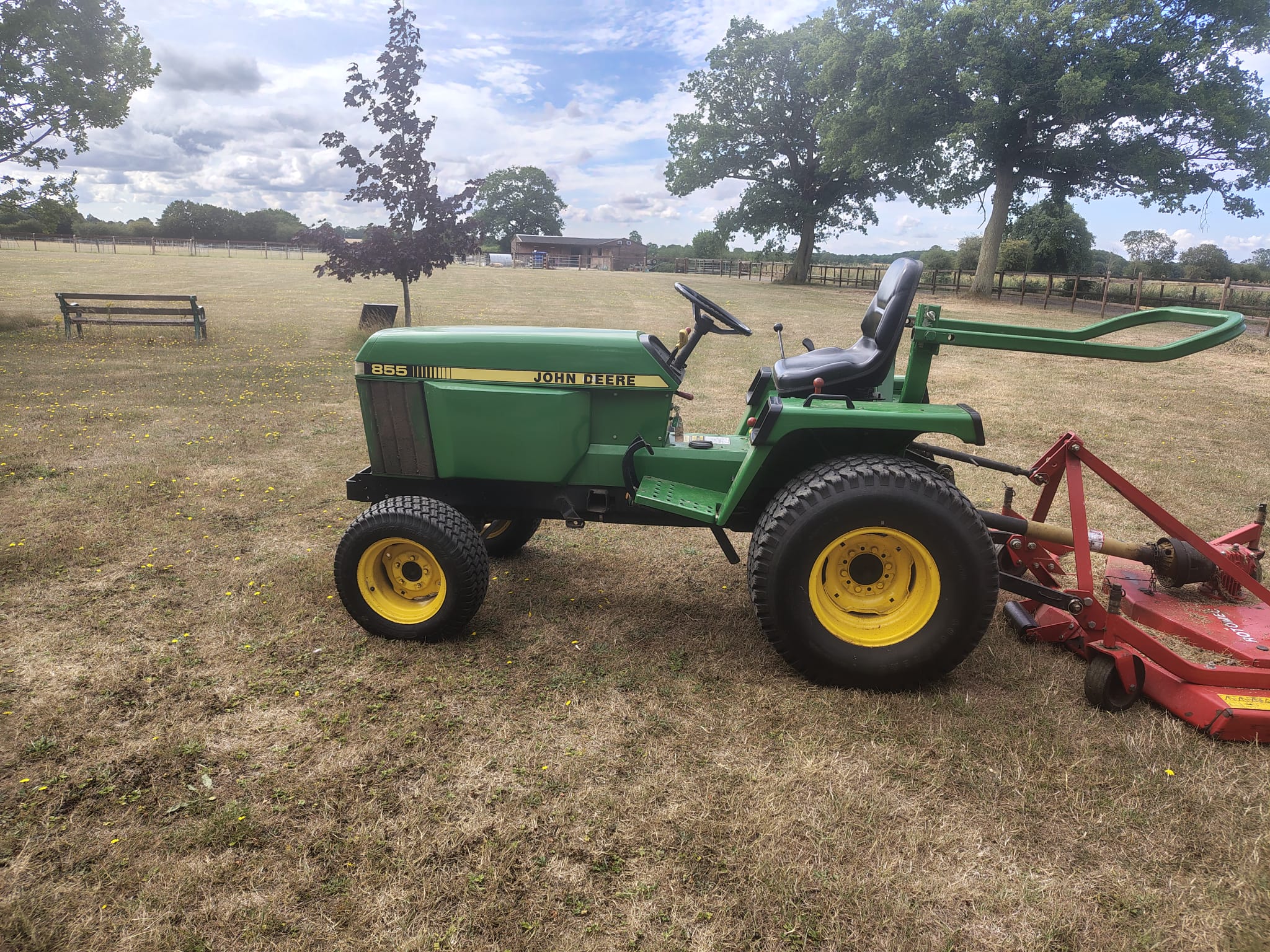 Lot 4 - John Deere 855 Compact Tractor (1865 hours)