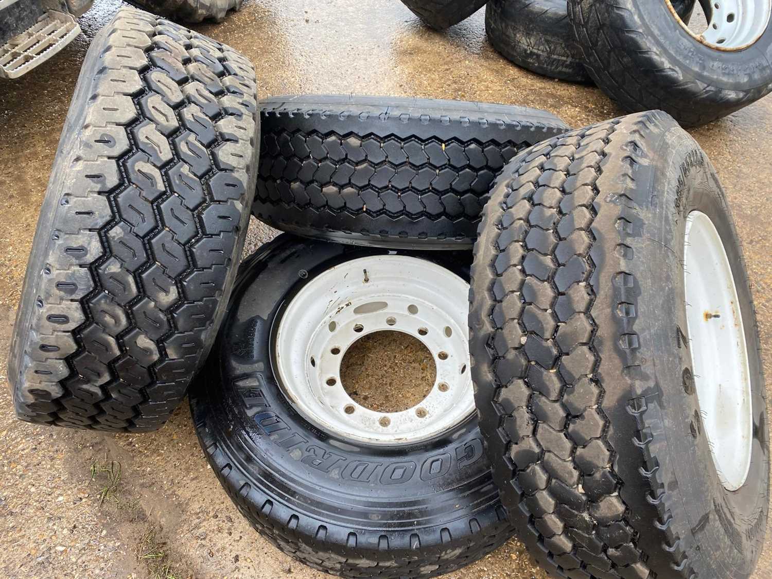 Lot 71 - 4 x 385/65 R22.5 Super single wheels and