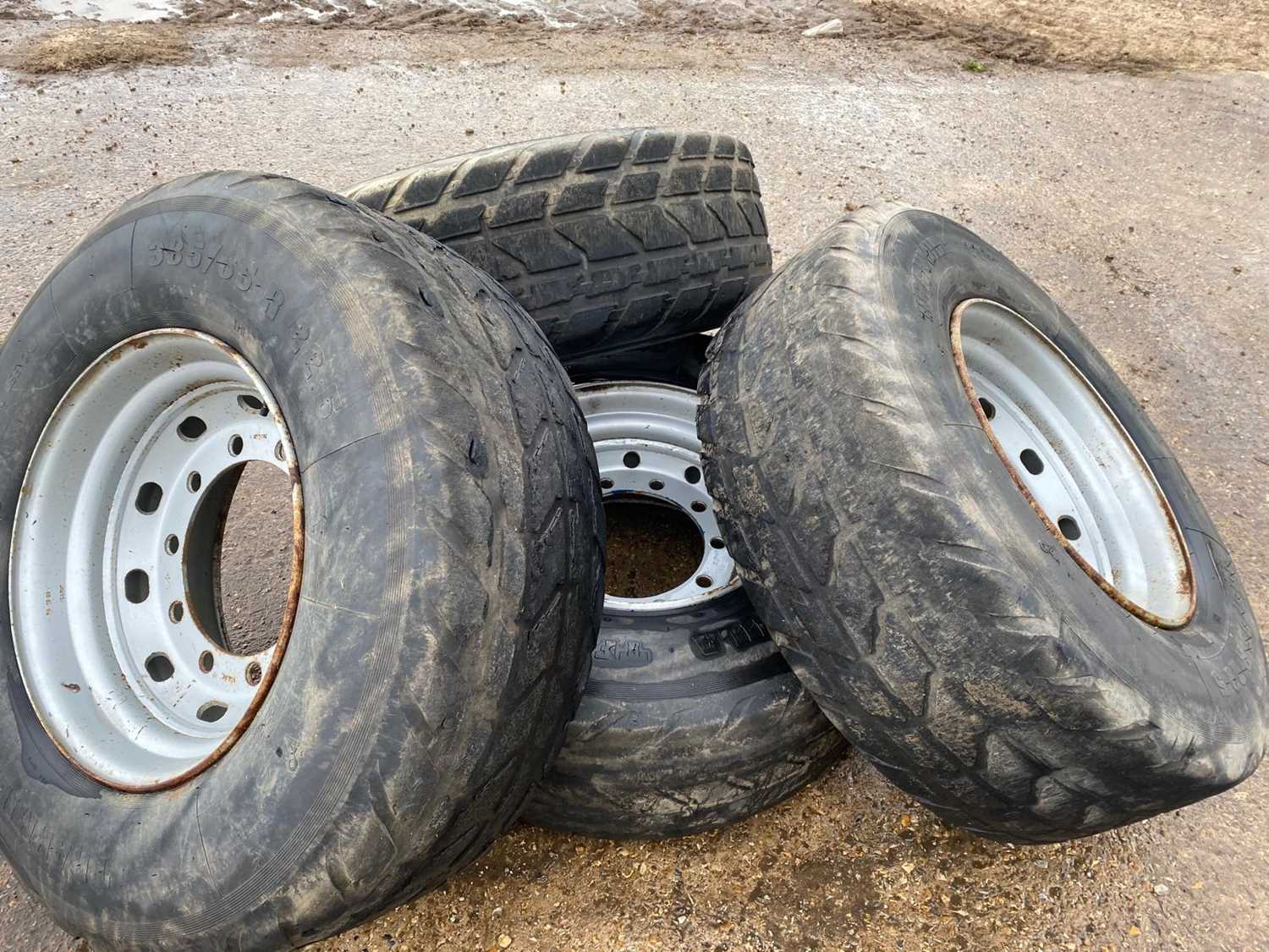 Lot 72 - 4 x 385/65 R22.5 Super single wheels and