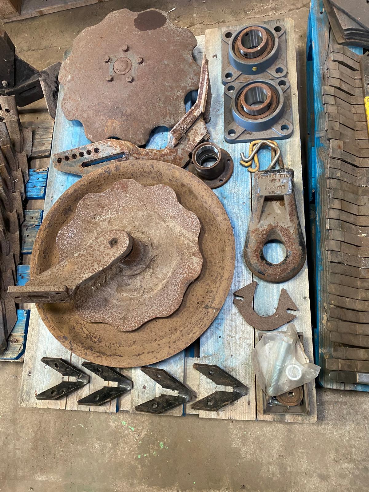 Lot 81 - Various Simba SL/Solo Spares and metal work