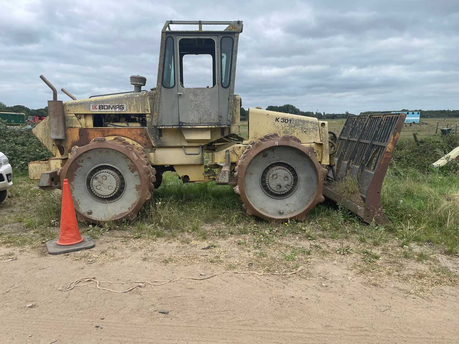Lot 110 - Bomag compactor dozer. 8192 working hours