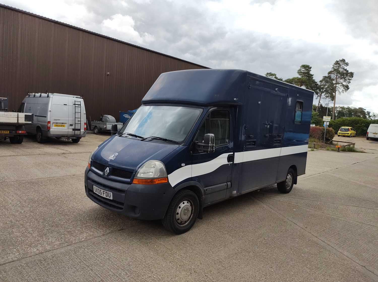 Lot 140 - Renault Horsebox (2005) 62,508 Miles Reg No.